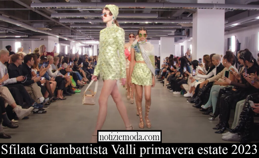 Sfilata Giambattista Valli Primavera Estate 2023